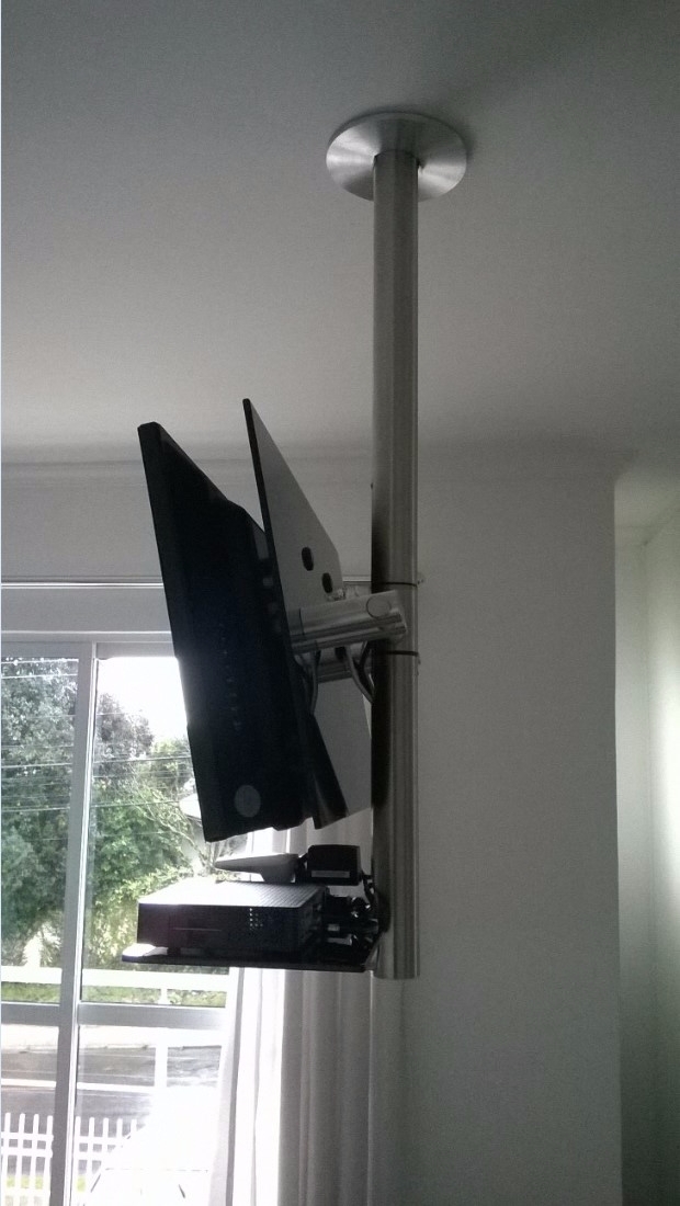 Suporte TV Teto c/Prateleira Vidro Giro 330° 32